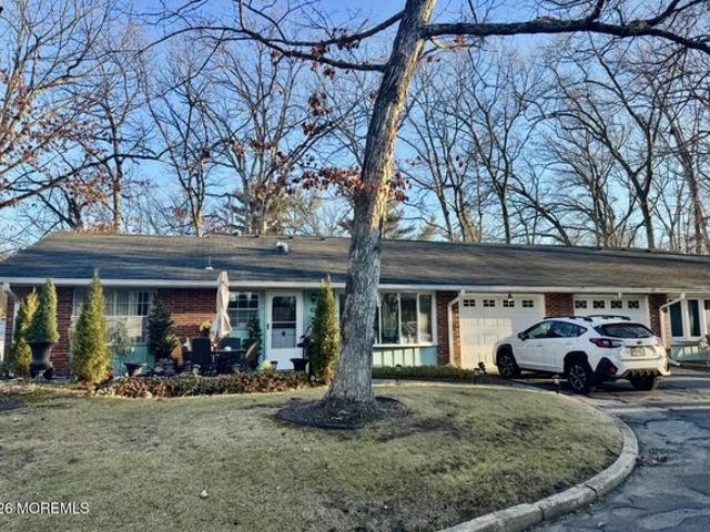 5B Buckingham Dr, Lakewood, NJ 08701