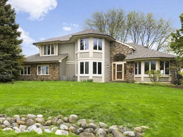 5N191 Fox Bluff Dr, Saint Charles, IL 60175