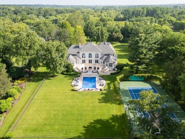 5N113 Burr Rd, Saint Charles, IL 60175