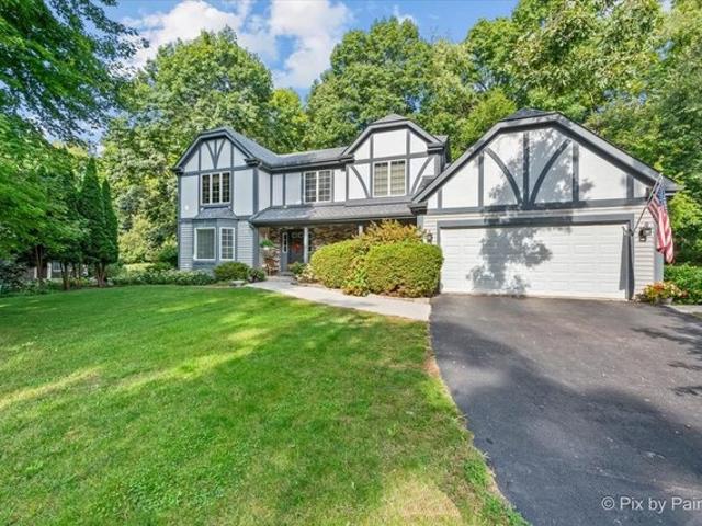 5N490 Hidden Springs Dr, Saint Charles, IL 60175