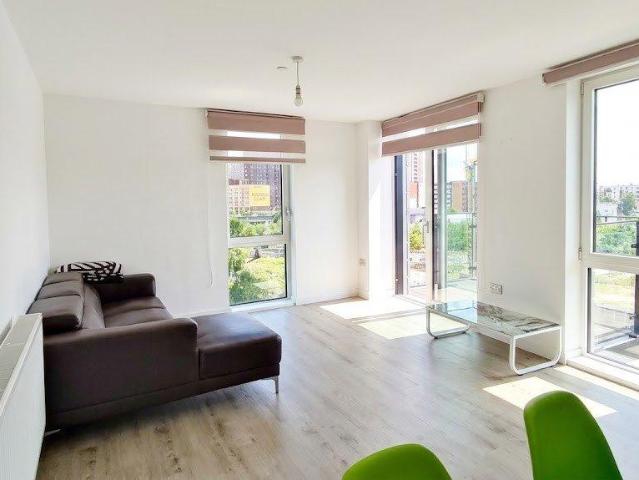 5th Floor Bellows 3 Bedroom. 3 bed apartment to rent £2,055 pcm £474 pw