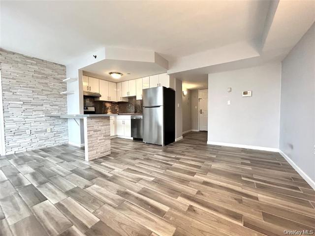63 47 Booth Street 3C