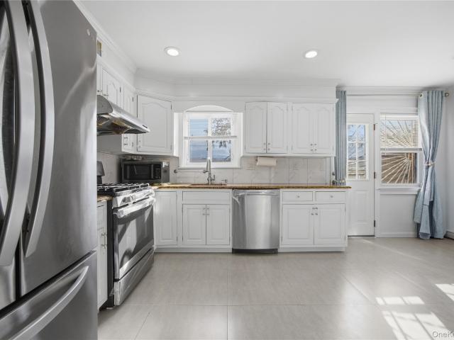 63 55A Douglaston Parkway