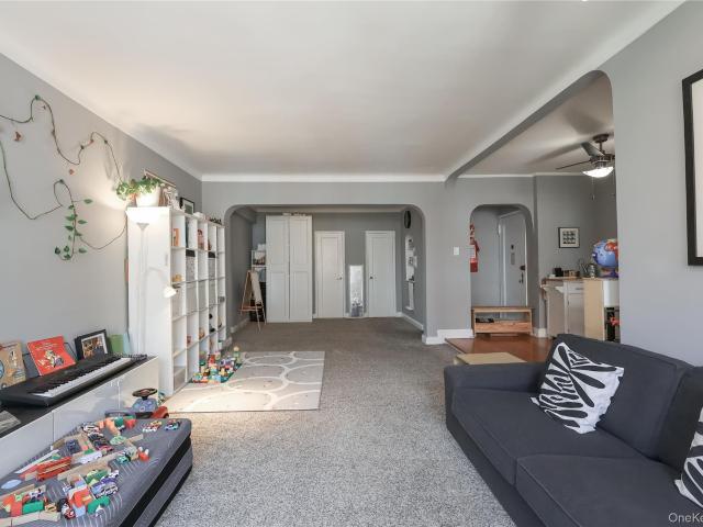 63 61 99th Street E6