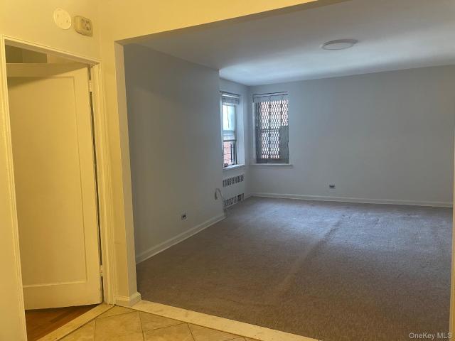 63 61 Yellowstone Boulevard 4L