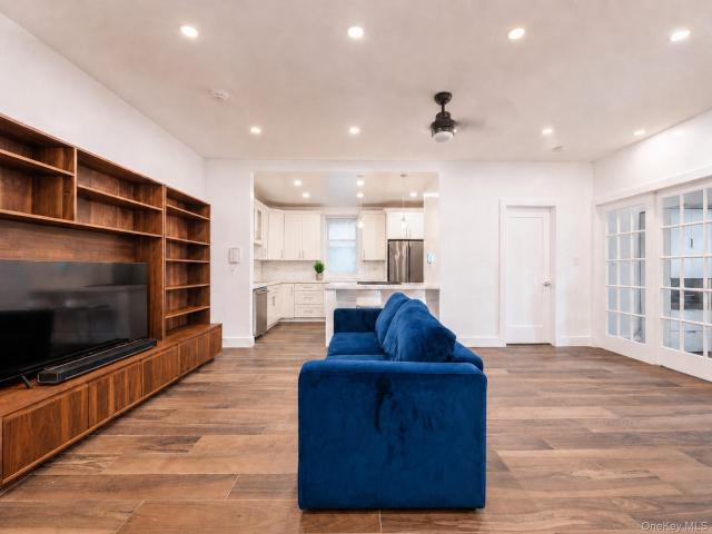 63 11 Queens Boulevard A 3