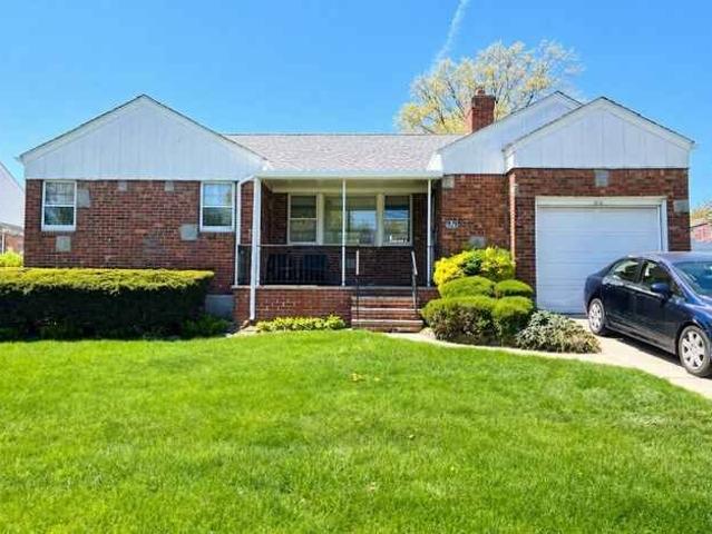 63 20 th St, Little Neck, NY 11362