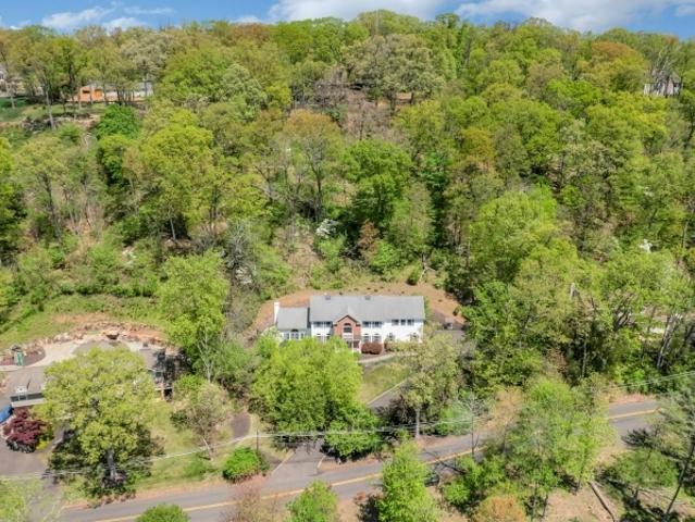 63 Twin Oaks Rd