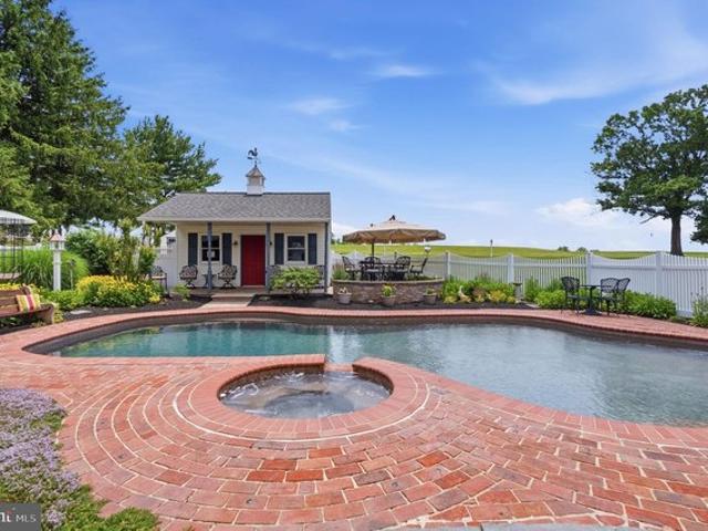 63 W Linfield Trappe Rd, Royersford, PA 19468