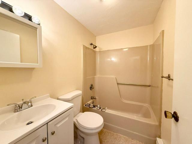 63 W. Rosemont Ave 2 Bedroom Apartment for Rent at 63 W Rosemont Ave, Manchester, NH 03103 Highlands