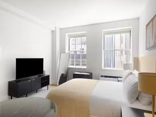 63 Wall St, Financial District Studio 1 Bath