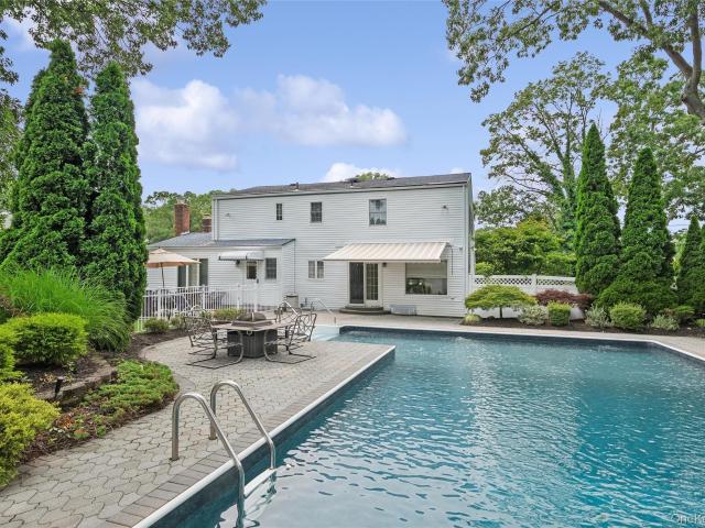 63 Woodview Lane