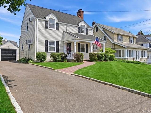 63 Andrew St, Manhasset, NY 11030