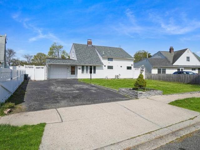 63 Blacksmith Rd, Levittown, NY 11756