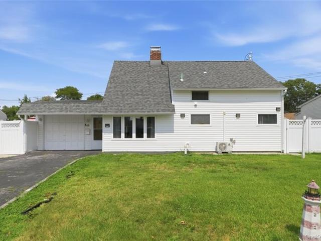 63 Blacksmith Rd, Levittown, NY 11756
