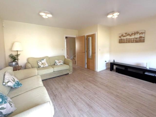 63 Brookwood Farm Drive, Woking 4 bedrooms Property for lettings Seymours