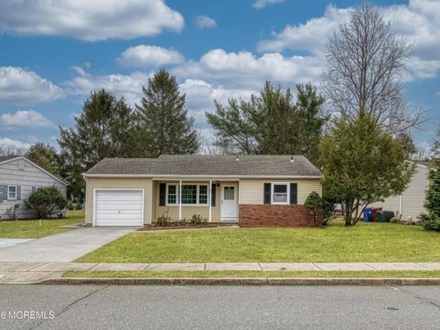 63 Brakenbury Dr, Toms River, NJ 08757