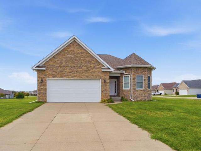 63 Cobblestone Ln, Le Claire, IA 52753