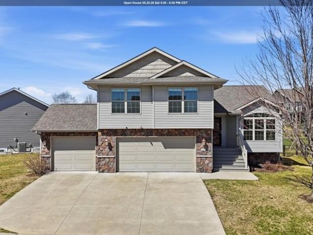 63 Colchester Dr, Iowa City, IA 52245