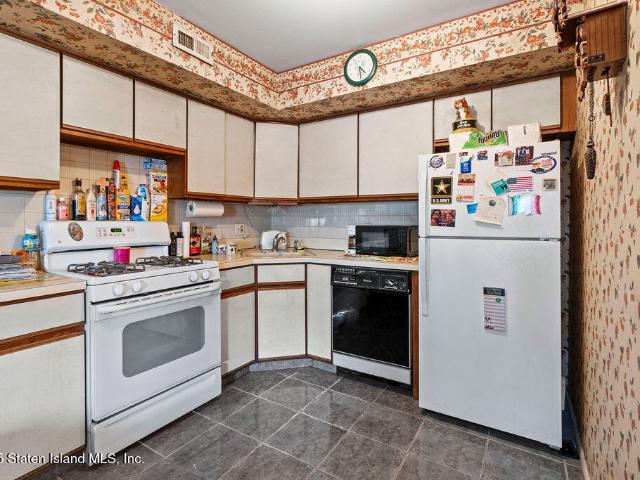 63 Country Drive N