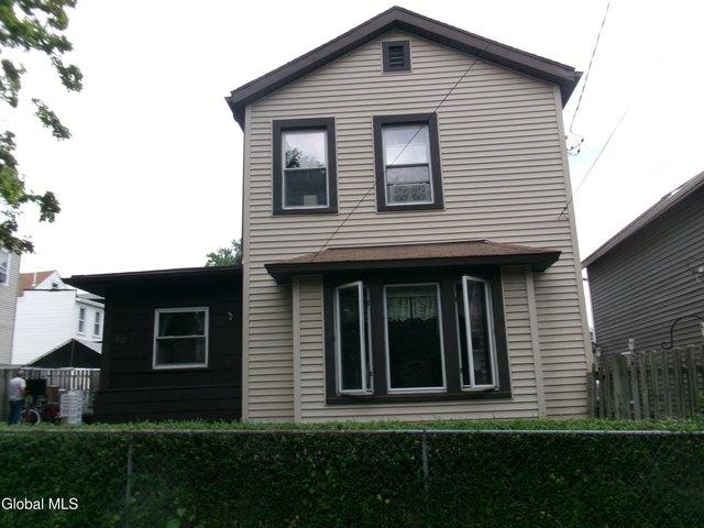 63 Dale St, Rensselaer, NY 12144