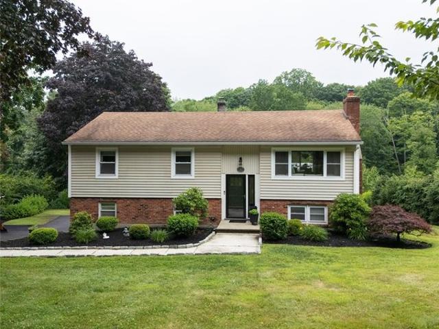 63 Dixon Rd, Mahopac, NY 10512