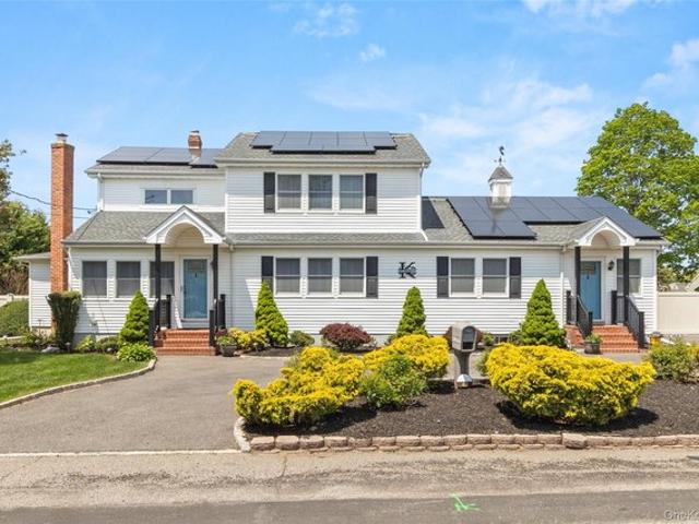 63 E Madison St, East Islip, NY 11730