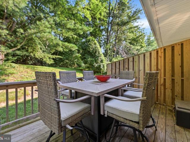 63 E Jonathan Court