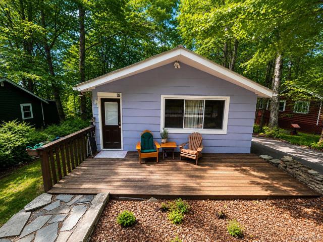 63 E Kenoza Place