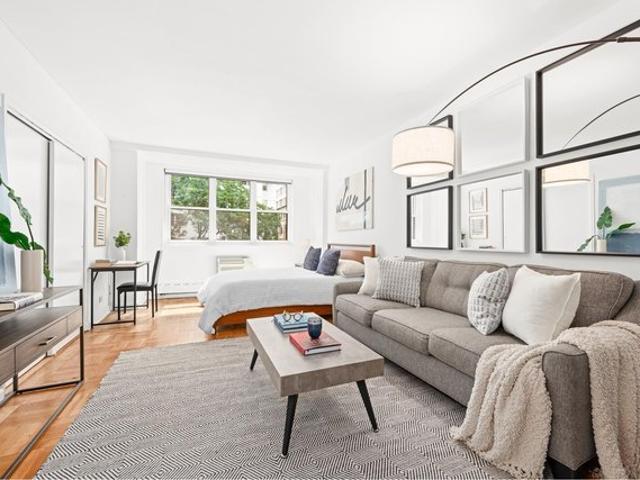 63 E 9th St Apt 3N, New York, NY 10003