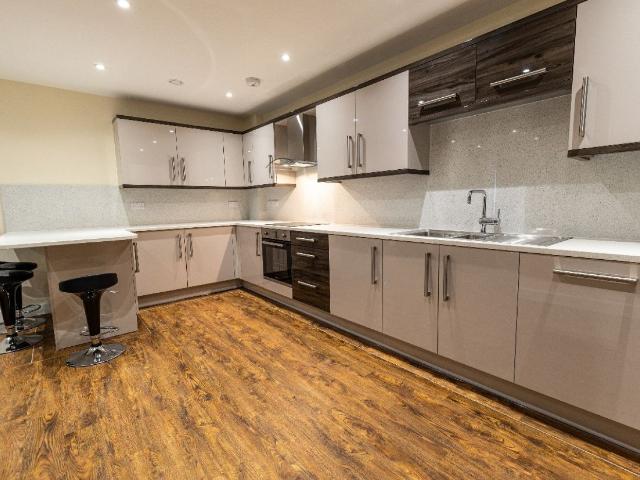 63 Ecco, 3 bedroom, Apartment