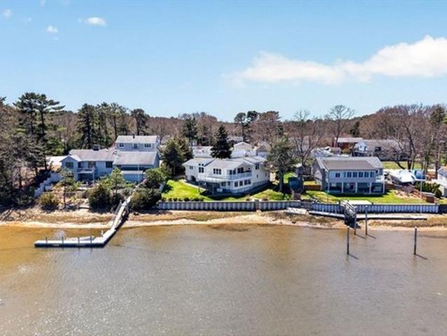 63 Edgewater Dr, Wareham, MA 02571
