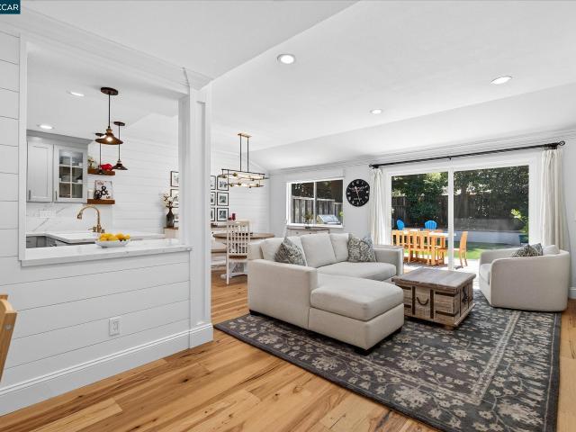 63 Glen Valley Cir