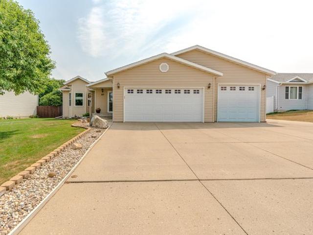 63 Haywood Dr, Lincoln, ND 58504