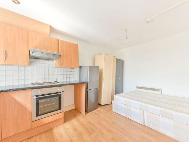 63 High Road, Willesden Green, London NW10, Studio to rent, £900 pcm | PrimeLocation