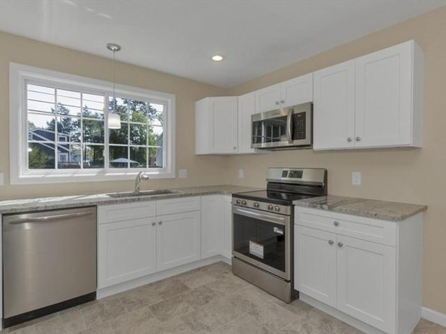 63 Hope St, Springfield, MA 01119