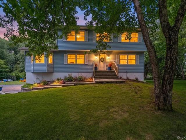63 Hunt Rd, Wallkill, NY 12589