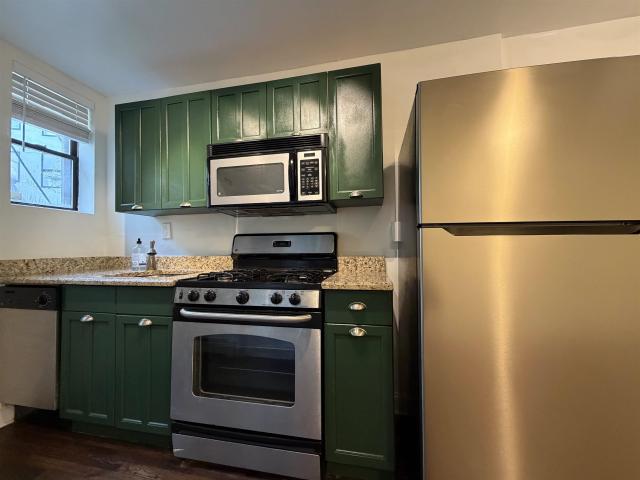 63 Jefferson St # 1B