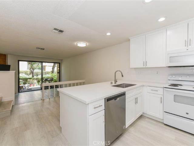 63 Lakepines