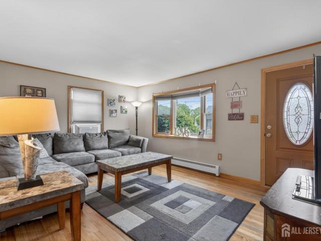 63 Lyons Avenue