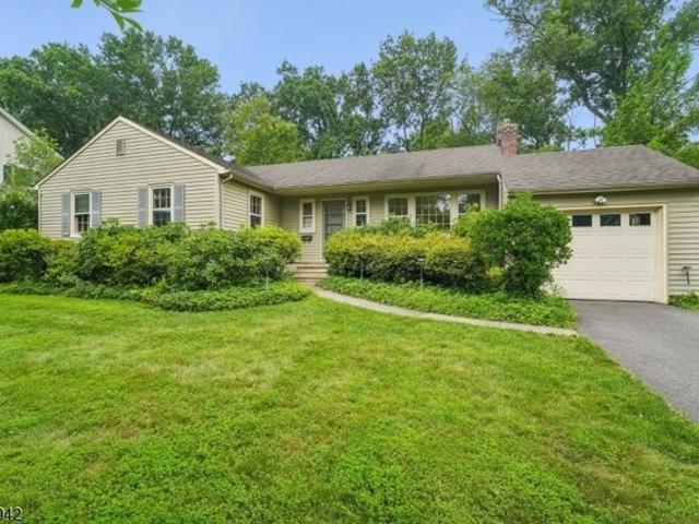 63 Magnolia Dr, New Providence, NJ 07974