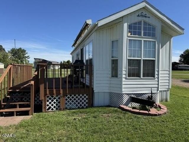 63 Main Rd W Unit 5, Pick City, ND 58545