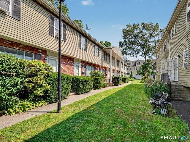 63 Maple Tree Ave Apt B, Stamford, CT 06906