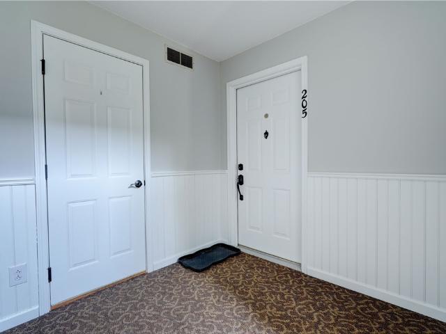 63 Maplewood Ave # 205
