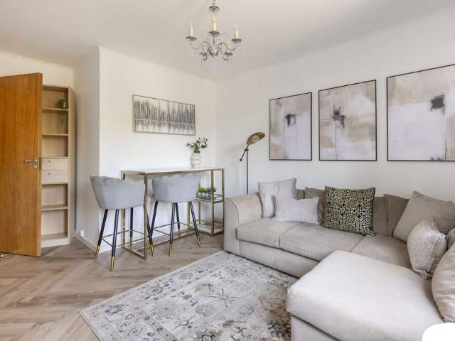 6/3 Murieston Place