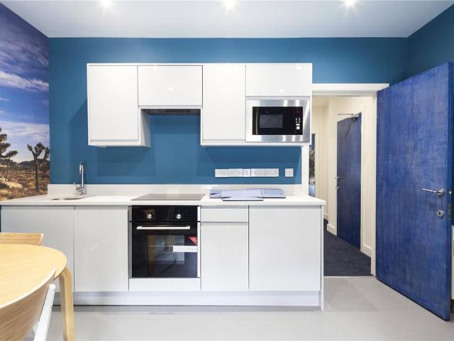 63 Newsome Road, Huddersfield, HD4 2 bed apartment to rent £1,000 pcm £231 pw