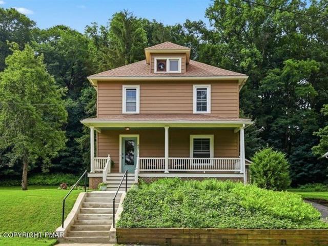 63 Oak St, Delaware Water Gap, PA 18327