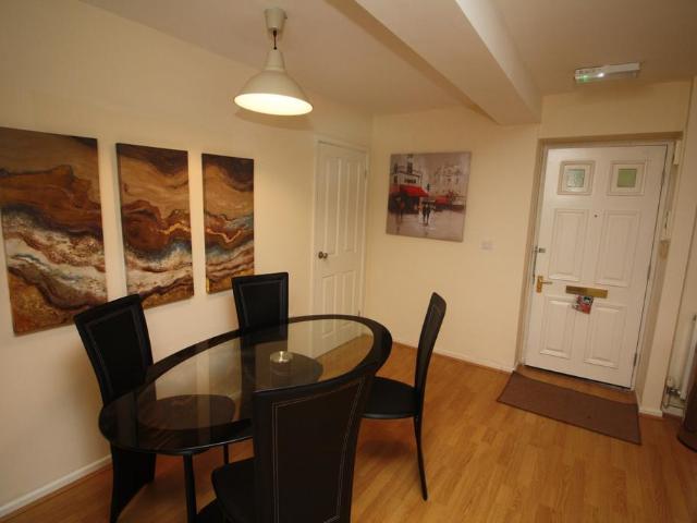 63 Orlescote Road, Coventry, CV4 2 bed detached house to rent £1,260 pcm £291 pw