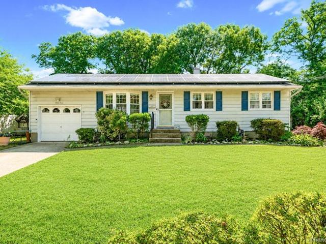 63 Otis Rd, Islip Terrace, NY 11752