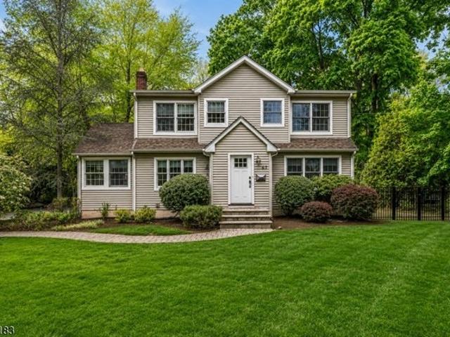 63 Park Ave, Wyckoff, NJ 07481